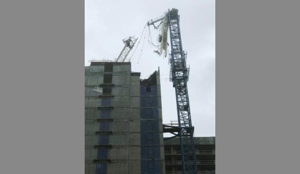 [VIDEO] Workers Safely Dismantle Construction Crane Damaged by ...