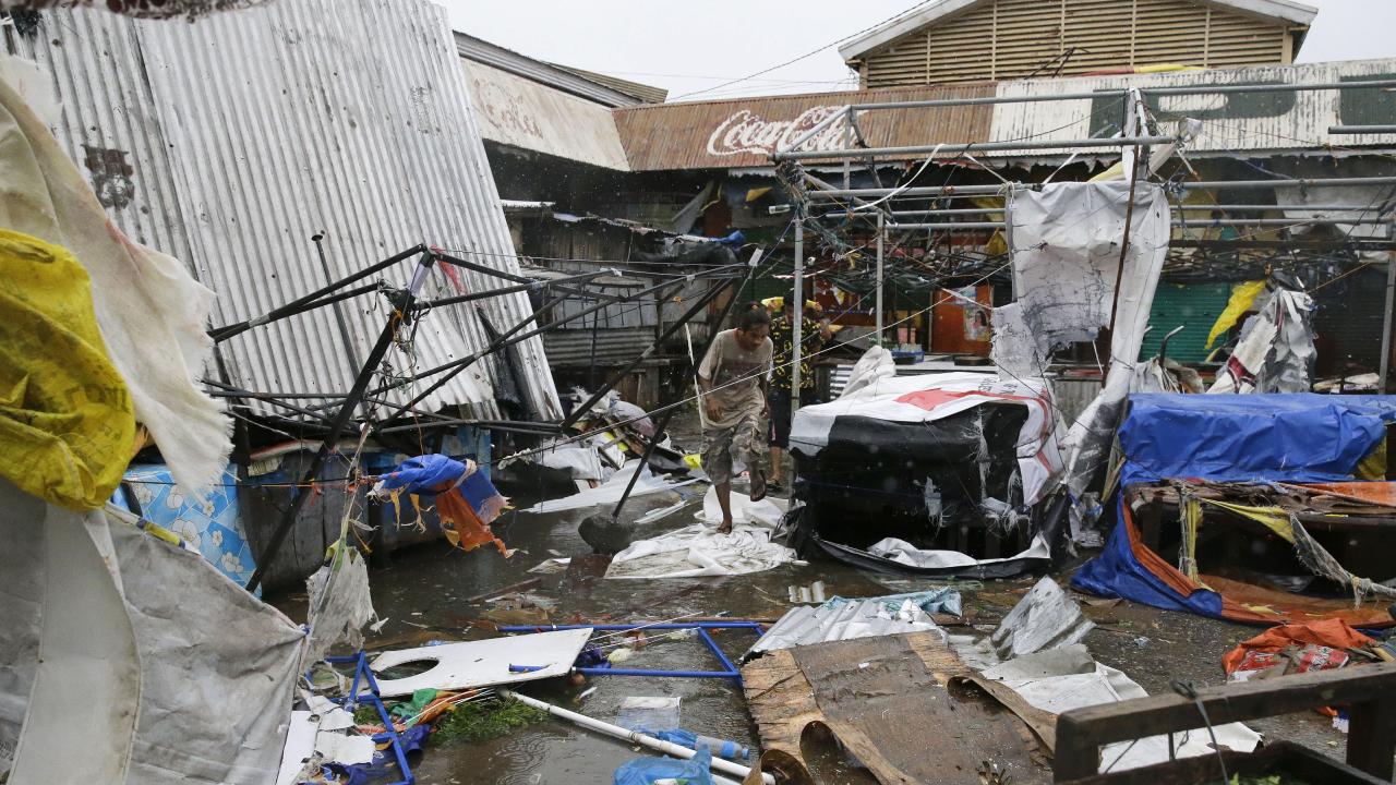 [VIDEO] Typhoon Destroys Material Hoist in China | BuildPay