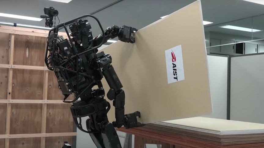 [VIDEO] Awkward Human-like Robot Installs Drywall by Itself | BuildPay